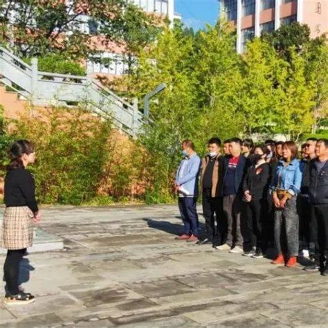【民主党派及工商联】市、区工商联组织召开保山市第五次党代会精神宣讲暨民营经济人士理想信念教育培训会艾怀森