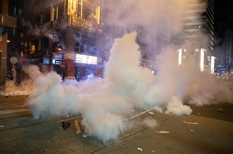 【直擊728】港警狂射逾百催淚彈 硝煙瀰漫 反送中 反黑 大紀元