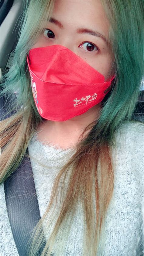 初三跑腿去 為了這個雞蛋糕跑去白沙屯 連拜拜都是困難 只能手拜拜就待一下離開了 沒想到比較晚出門了 沒想到還是很塞車 還是爆多人