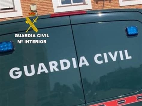 La Guardia Civil Negocia Con Un Hombre Que Se Ha Atrincherado En