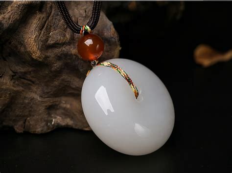 还在穿金戴银太俗气5个步骤教你选出平安扣送谁都不会出错 哔哩哔哩