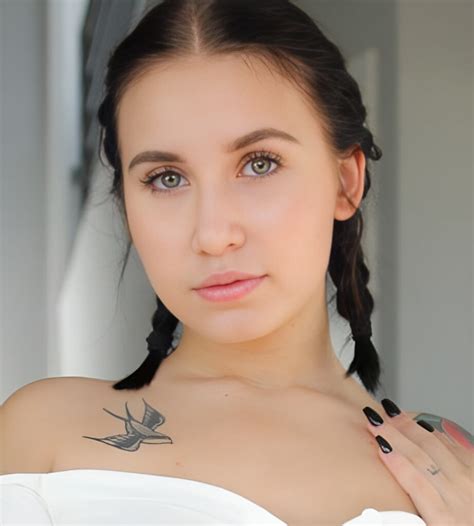 Stella Raee Actress Height Weight Videos Photos Biography