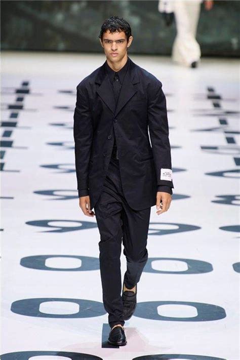 Mens Wedding Suits From 2023 Shows Shiny Eve