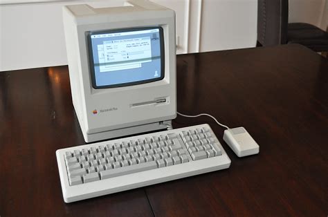 Jonandnic Dot Macintosh Plus Platinum Gray