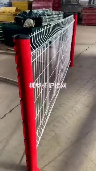 PVC Coated Triangle Bend Wire Mesh Fence 3D Curved Welded Wire Mesh