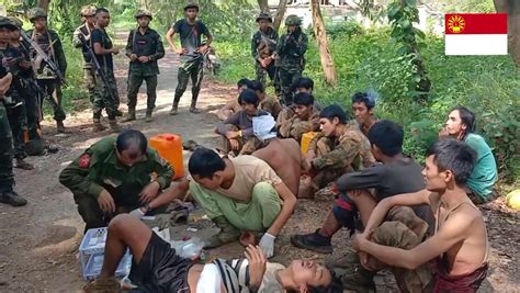 ဖာပွန် တိုက်ခိုက်မှုတွင် စစ်သား ၁၇ ဦး တော်လှန်ရေးတပ်များထံ လက်နက်ခ