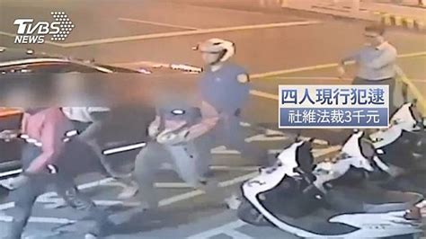搶右轉回頭瞪！騎士爆全武行 遇警嚇蹲地 Tvbs Line Today