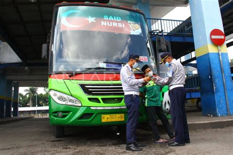 PEMERIKSAAN BUS YANG BEROPERASI SAAT LARANGAN MUDIK ANTARA Foto