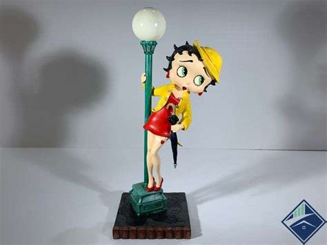 Singing In The Rain Betty Boop Collector Figurine Danbury Mint