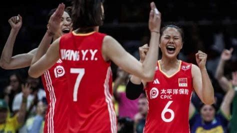 赢了！中国女排3 1美国，世界排名重返前五，姑娘们集体跳舞庆祝凤凰网视频凤凰网