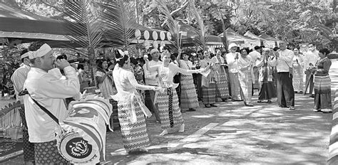 ၇၅ နှစ်မြောက် စိန်ရတုပြည်ထောင်စုနေ့ကို ဂုဏ်ပြုကြိုဆိုသောအားဖြင့် တိုင်းရင်းသားရိုးရာ အစားအစာ ပ