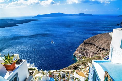 A Journey To The Real Atlantis Santorini In Greece Hand Luggage