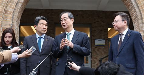 서울대병원 찾은 韓총리 “의료계와 대화 계속 이어갈 것”종합
