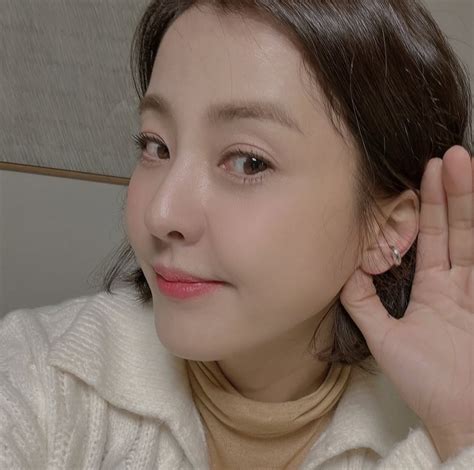 7년간 혼자 키운 쌍둥이 전 남편과 유학 보낸 48세 여배우의 데일리룩 스타와 패션