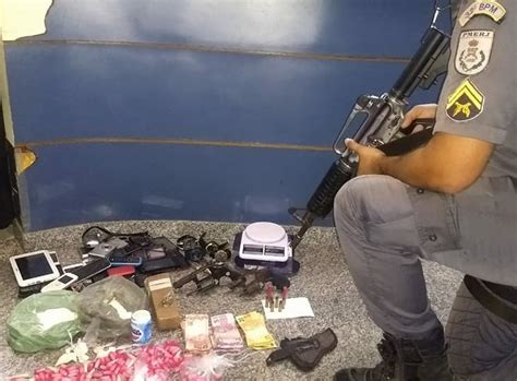 Pm Apreende Drogas E Armas Em Macabu Odebateon
