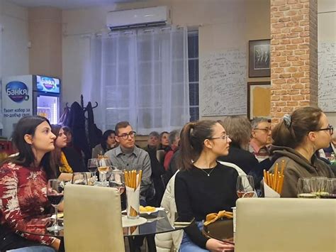 Диана Саватева предизвика пишещата гилдия в Бургас с поетични реплики Хай Клуб