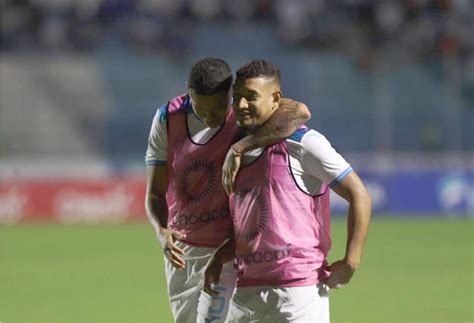 La Felicidad De Honduras Llenazo Gesto De Jugadores Y Luis Palma