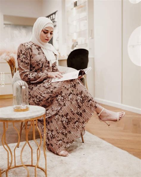 Pin By E D On Hijabs Beautiful Hijab Muslim Fashion Outfits Curvy