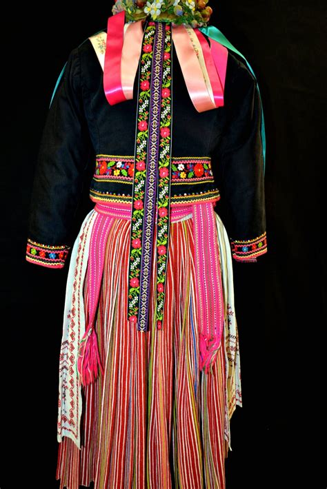 Textiles – Ukrainian Museum of Canada, Alberta Branch