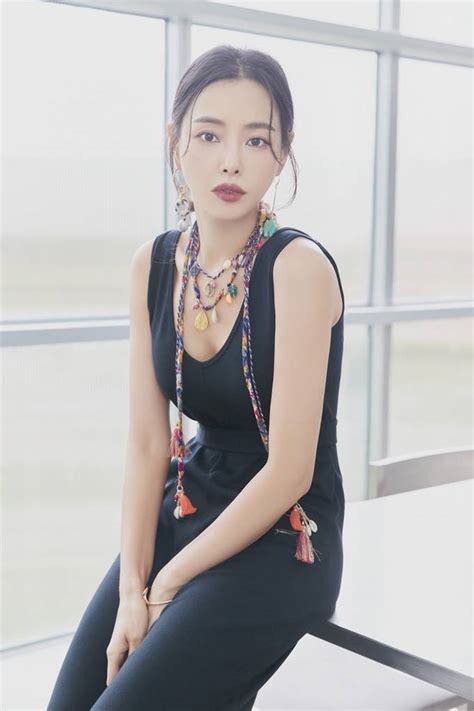 패션엔 이하늬 고혹적인 눈빛 섹시 라운지룩 따라할 수 없는 클래스