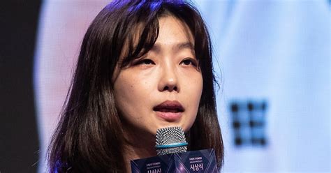 모범선수상 수상소감 밝히는 신한은행 이경은