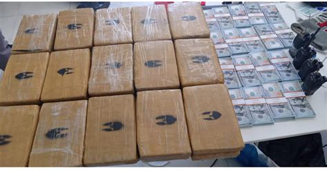 Policía Ocupa 30 Kilos Cocaína En Un Club En El Almirante Y Apresa Dos