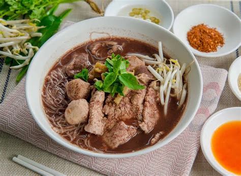 ความแตกต่างก๋วยเตี๋ยวหมูกับก๋วยเตี๋ยวไก่