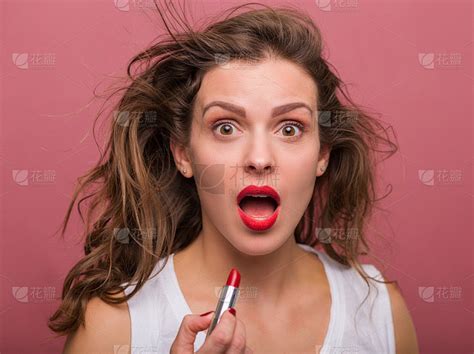 涂着口红的漂亮女人