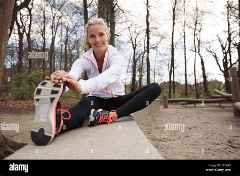 Frau glücklich Stockfotos und -bilder Kaufen - Alamy