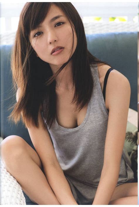 Yahooオークション 真野恵里菜写真集 Escalation 撮影 栗山秀作 ワ