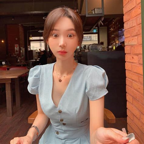 キム・ミニさんのインスタグラム写真 キム・ミニinstagram「오늘 하루 정말 꿀 로맨틱 💙남은 주말 잘 보내요 😘」7月28