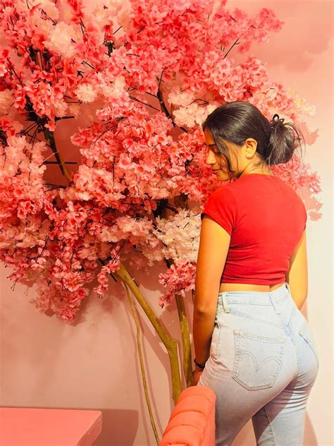 𝐌 ‘ එයා ️‍🩹😻🦋 𝐌 𝐀 𝐊 𝐄 𝐈 𝐓 🌈📸🇱🇰 Ceylonbeauty Ceylonmodels