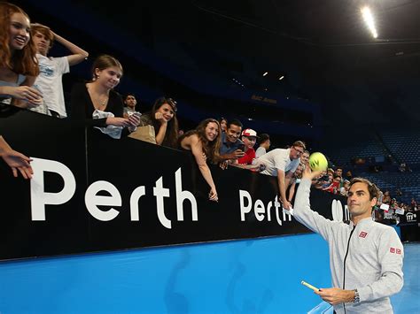 Federer Draws Crowd For Hopman Cup Practice Tennismash