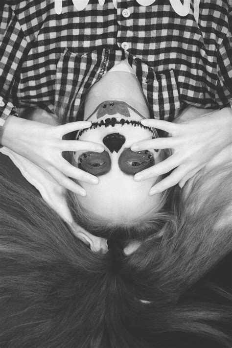 무료 이미지 사람 검정색과 흰색 화이트 사진술 어스름 할로윈 검은 단색화 두개골 구성하다 그림 눈 안경 머리 아름다움 공포 마녀 감정