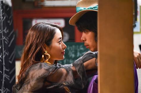 画像17 もも（石原さとみ）、スリップ姿で押し倒しベッドシーンで色気ダダ漏れ＜高嶺の花＞ モデルプレス