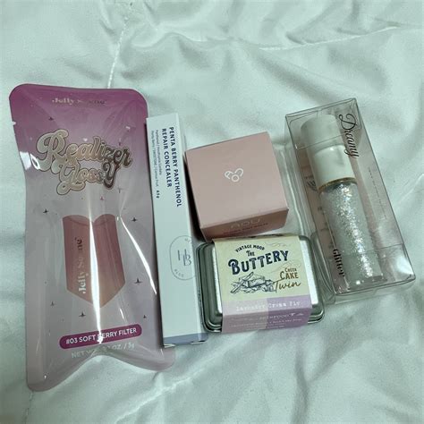 다덜 이구성에 이가격이라니 믿겨지시나요 예 저도 놀랐습니다 일단 사과밤 화장안하고