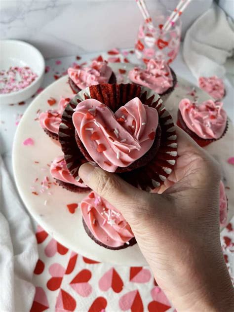 Heart Shaped Valentines Day Cupcakes Mom Loves Baking