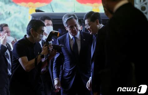 국빈관 도착하는 블링컨 마중 나간 친강 中 외교 네이트 뉴스
