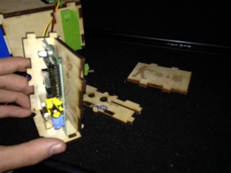 Augment Your Reality With The Itorch Raspberry Pi Flashlight Projector