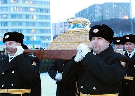 Мощи святых покровителей российского воинства будут помогать морякам ...
