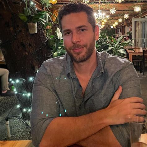 Bachelor In Paradises Casey Woods Documents His Cast Removal
