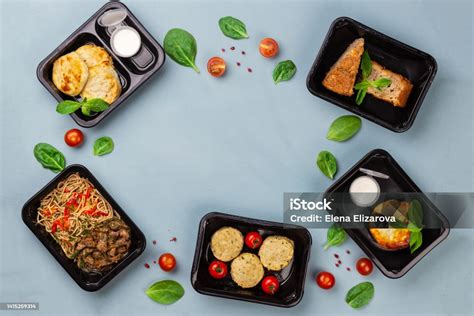 흰색 배경에서 매일 식사를위한 테이크 아웃 레스토랑에서 건강 식품 배달 상자에 대한 스톡 사진 및 기타 이미지 상자 테이크아웃 음식 투명한 Istock