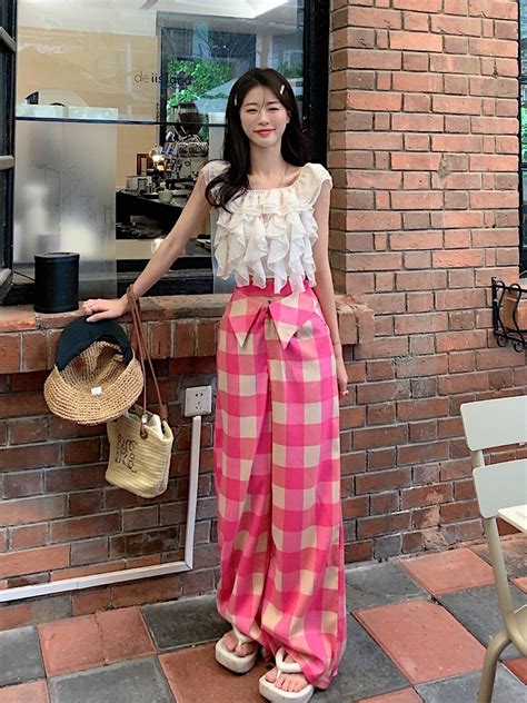 블롱뮤 레트로 핑크 체크 와이드 팬츠 로우 라이즈 러블리 페미닌 빈티지 하이틴 무드 체크 무늬 패턴 힙한 유니크 레트로