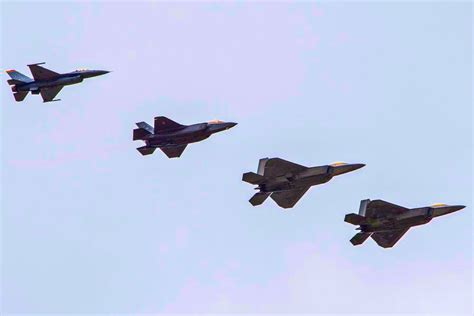 Deadly Trio Of F 22 Raptor F 35 Lightning II F 16 Falcon Mesmerize