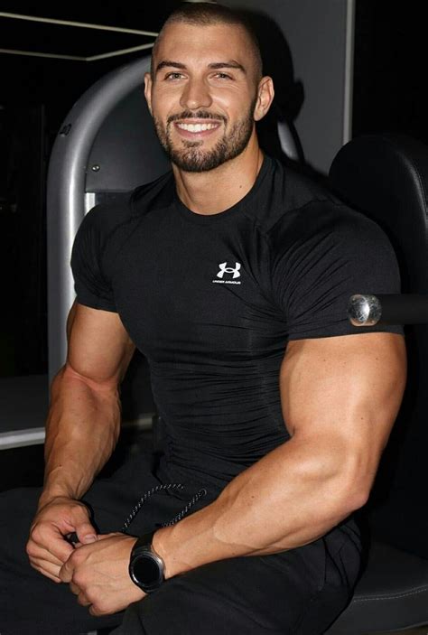 Ghim của Arturo Galicia trên Atuendo deportivo trong 2024