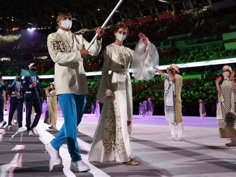 【写真】twitterで注目されたカザフスタンの旗手を務めたオリガ・ルイパコワ選手：朝日新聞globe＋
