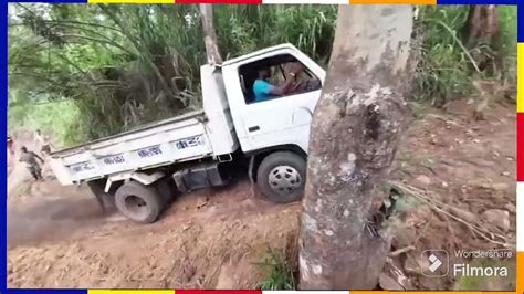 මුනි සිරිපා පාද පද්ම අනුරුව වෙත ප්‍රථම වරට ගොඩනැගිලි ද්‍රවය රැගත් ලොරි
