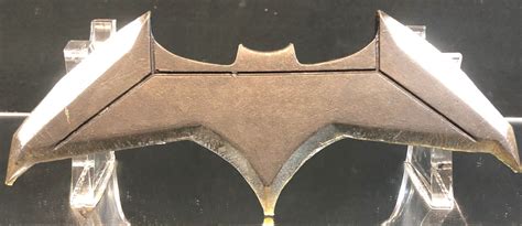 Justice League 2017 Batman Throwing Batarang