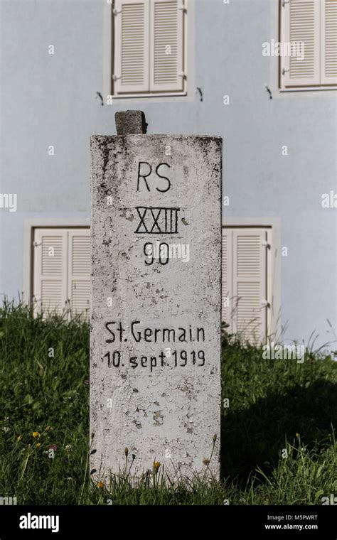 Marker An Der Grenze Slowenien Österreich Grenze Mit Dem Datum Des