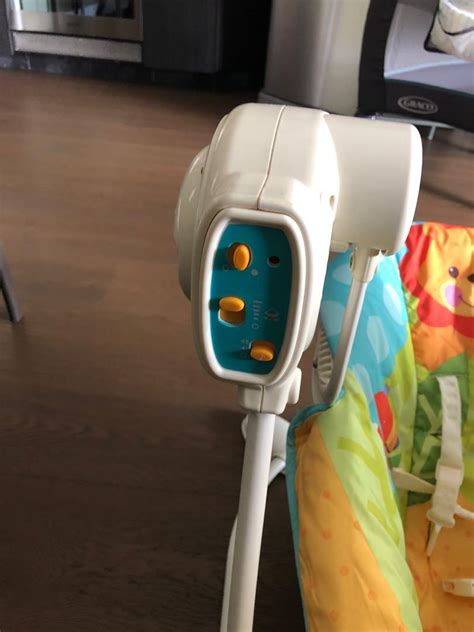 Free Fisher Price Bb搖搖椅 兒童＆孕婦用品 外出用品 外出用品 嬰兒車 Carousell